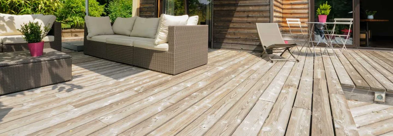 Prix d'une terrasse en bois ? Guide complet 2024 - Le Crédit Astucieux